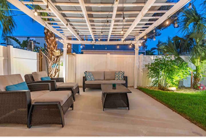 Lovely 2 Bedrooms, Steps Away From The Beach. - Anna Maria Island, FL