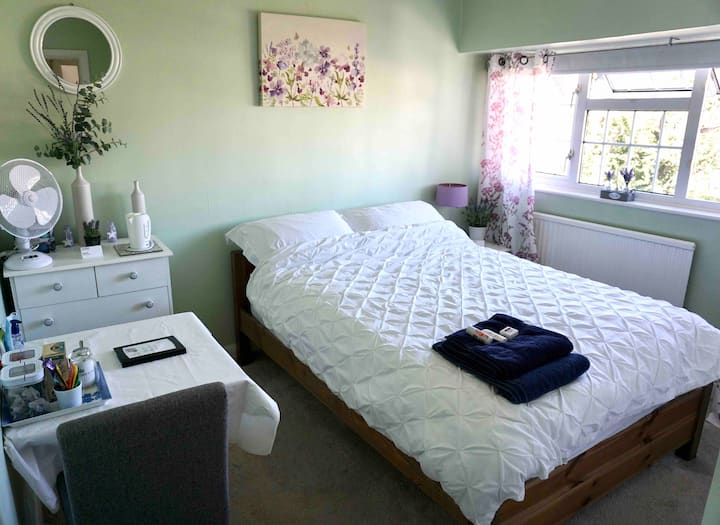 Light And Airy Double Room - Maidenhead