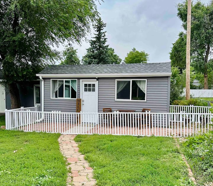 Cozy Fenced Cottage Near Red Rocks, Mtns + Denver - Wheat Ridge, CO