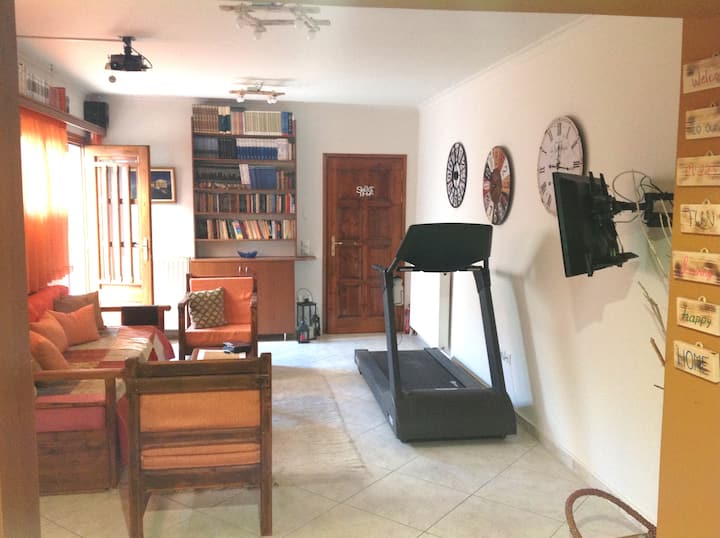 Follow Me In Athens - Ано-Льосия