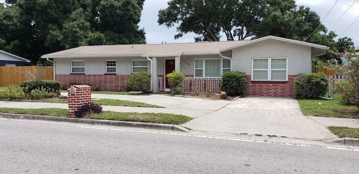 Centrally Located A Beautiful And Cozy Home - Tampa, FL