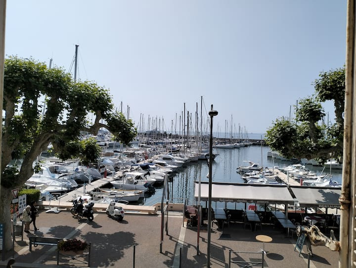 Un Balcon Sur Le Port. - Vallauris