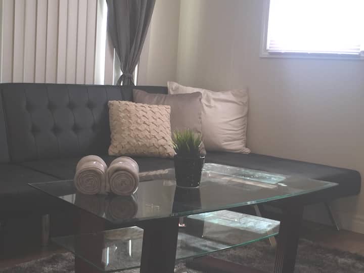 Modern Spacious In Windsor's Sweetest Location - Windsor