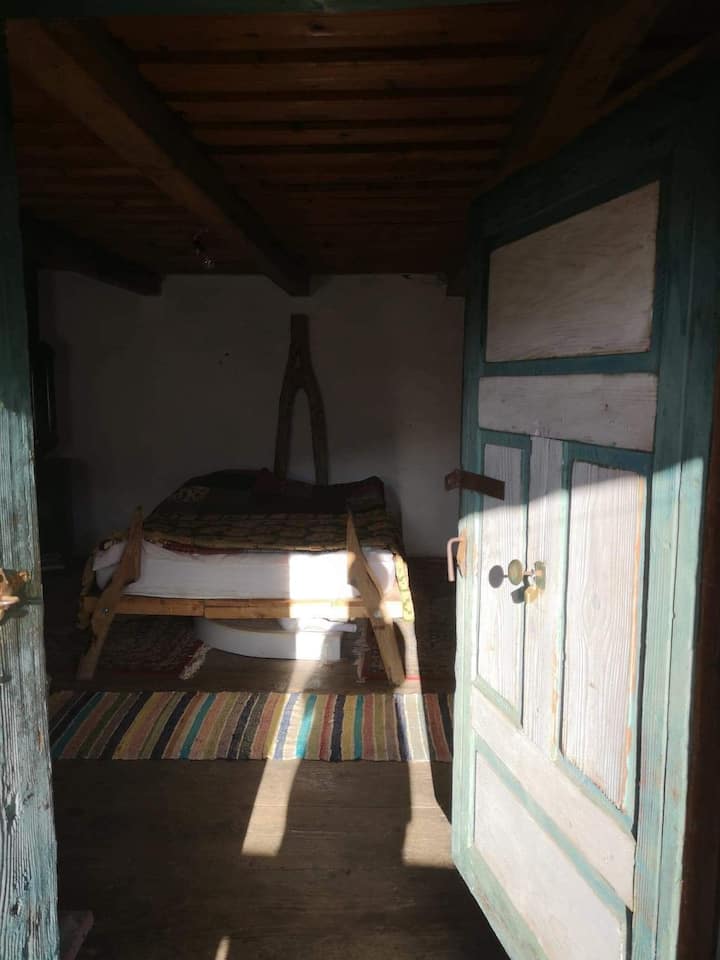 Peaceful Countryside House In Transylvania - Bucium