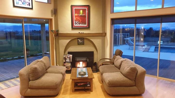 Oceanview Suite In An 6-bedroom Luxury Villa - Blenheim