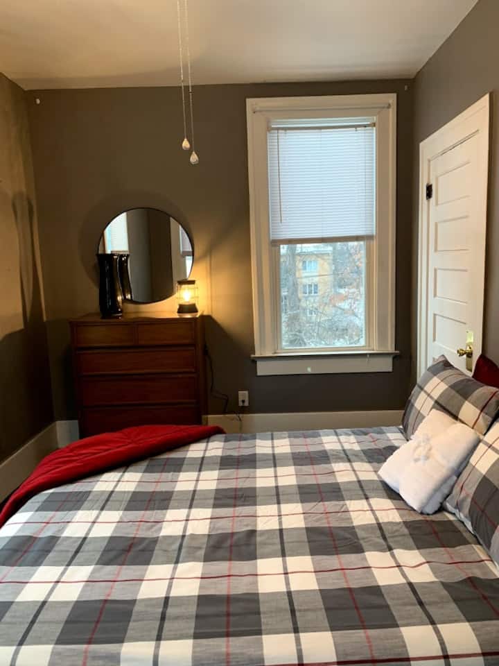 Large 5-bed Home, Kick Your Feet Up! - Mount Zion, IL