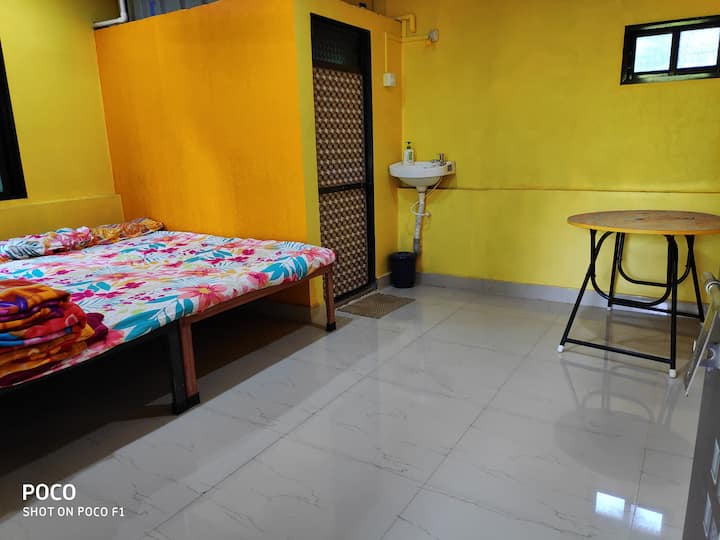 Swapnapurti 2 Rooms (For 8 Person 1 Min To Beach) - Harihareshwar