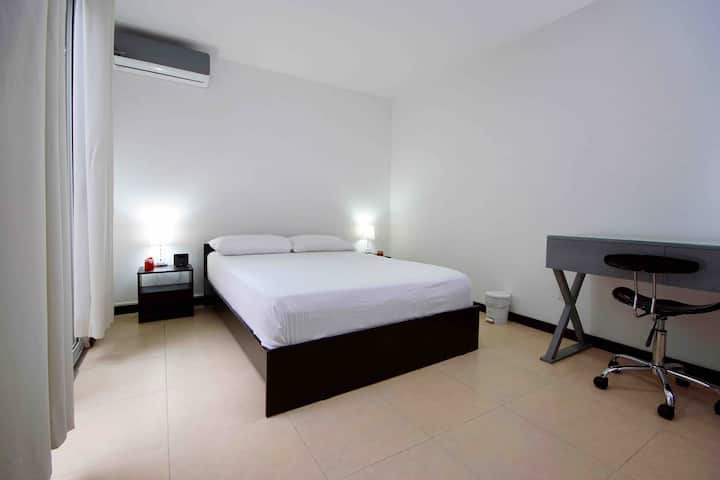 Private Room In  B&b Top Rated, Washer Drier - Cali