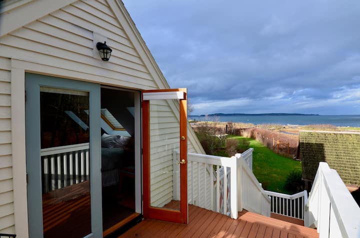 Beach Loft At Sleepingsea Beach House - Orcas Island, WA