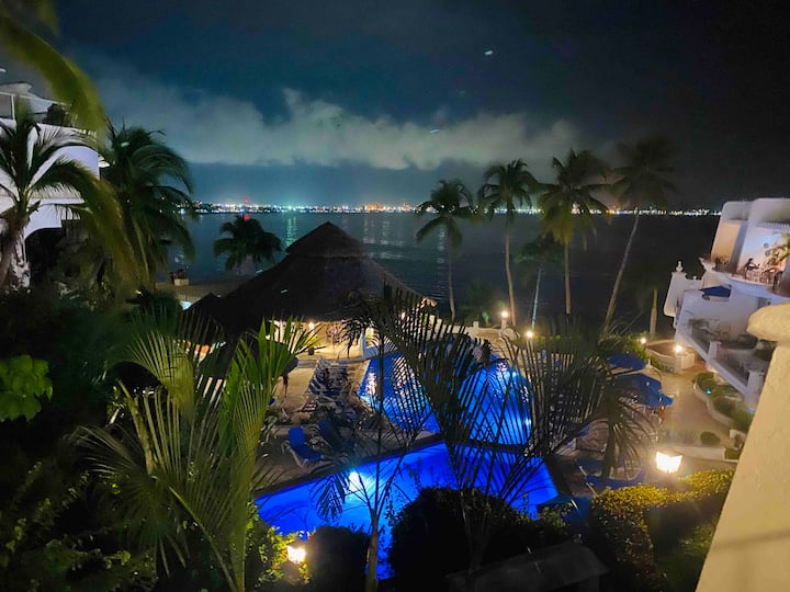 Playasol, Las Hadas, Bello Departamento Familiar. - Manzanillo, Colima, Mexico