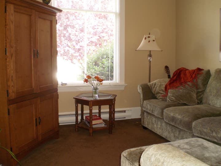 Patio Room Near Uvic, Hospital, Dt (For Nonsmoker) - Victoria