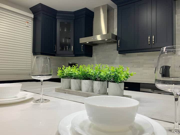*Modern* Fully Renovated 6bd+3w House In Oakville! - オークビル