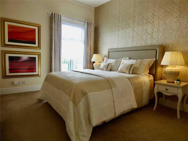 Luxury 4 Bed | 10 Stays | Hot Tub In Preston - Preston