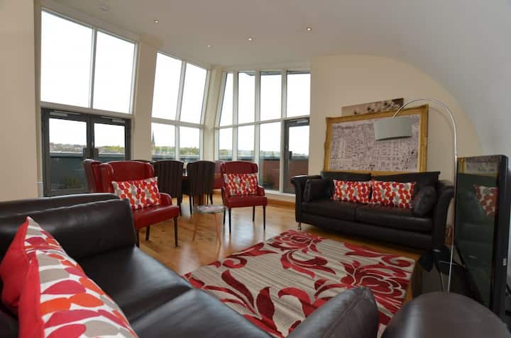 Duplex Penthouse. 4 Bedroom Flat At Byres Road - Glasgow