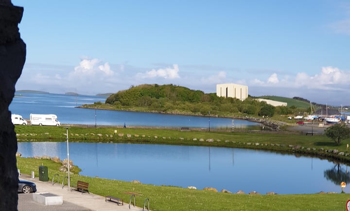 Beautiful 2 Bed Apartment- Water Views! - Westport