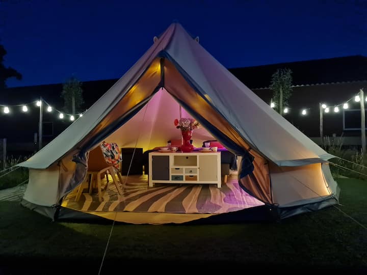 2.idyllische Bell Tent, Met Lounge Set En Boxpring - Veghel