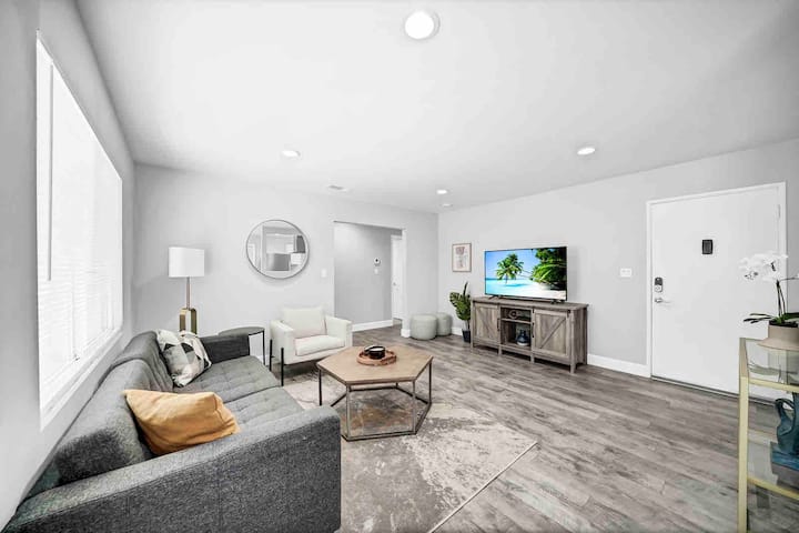 Modern Traveler's Dream Disney Home - Costa Mesa, CA