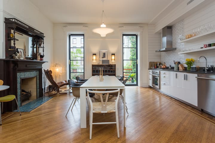 Beautiful Huge Parlor Duplex With Large Garden - New York