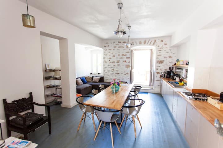 Central Family Room. Garden, Parking. Beach 30m - Himarë