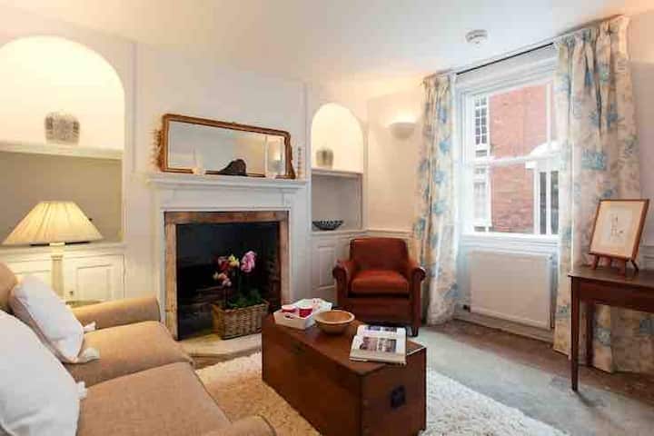 Love Lane, Contemporary City Centre Cottage. - Canterbury