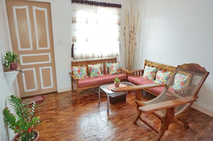 Savatan Homestay: Gf Room Camaya 4pax Own T&b - Basco