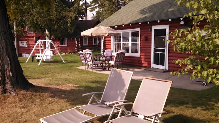 Peaceful Lakefront Getaway - Indian River, MI