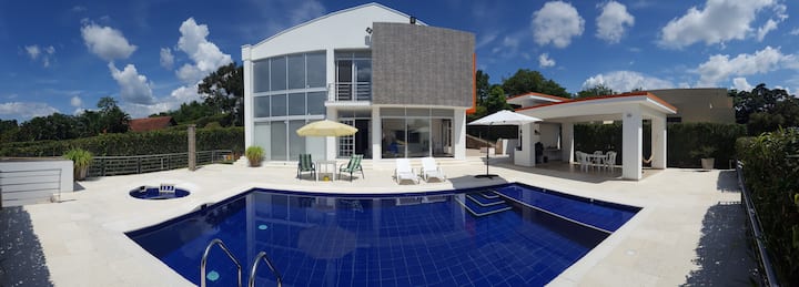 Casa Privada En Condominio En Carmen De Apicalá - Carmen Apicala