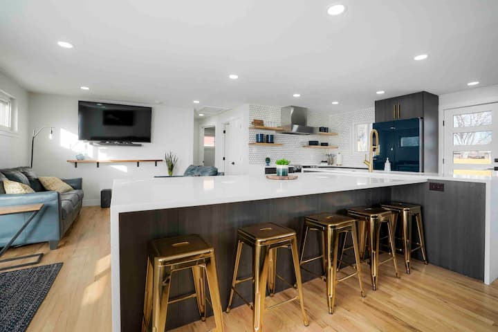 Sleeps 16 - 15 Min/downtown, 10 Min/medical Center - Denver, CO