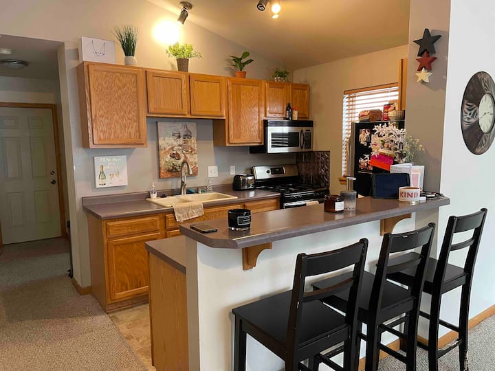 Hartspace For Travelers (Upper Duplex) - Milwaukee, WI