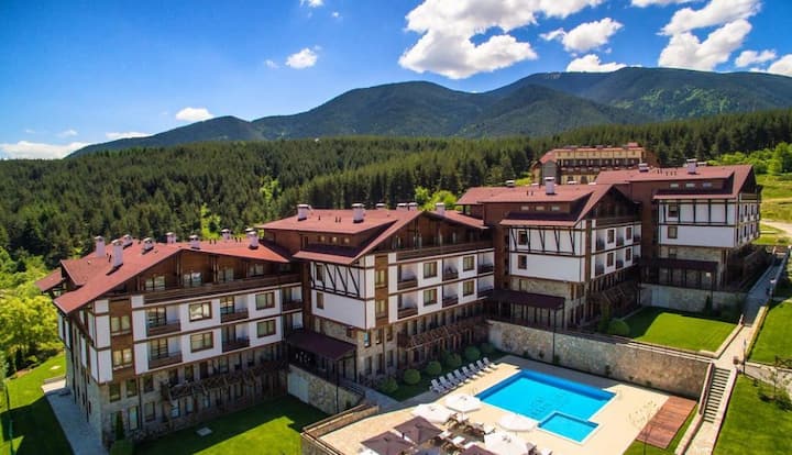 Two Bed Apt In 4* Green Life Ski And Spa, Bansko - Bansko