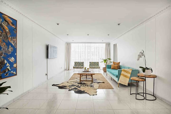 Modern Luxury Living In The Heart Of Sandton - Sandton