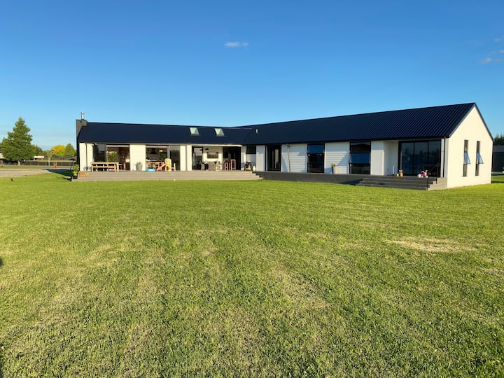 Executive House With Great Hospitality - Winton