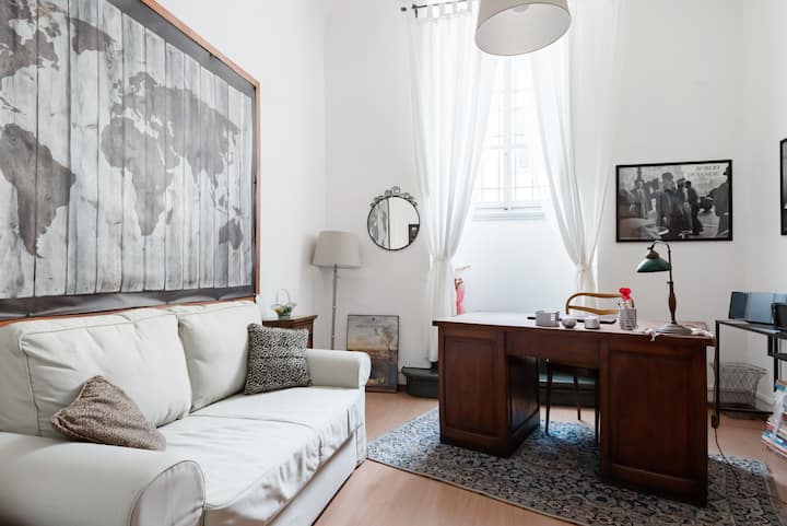 Comfy Unit Suitable For Work- Street Level W/patio - Florence