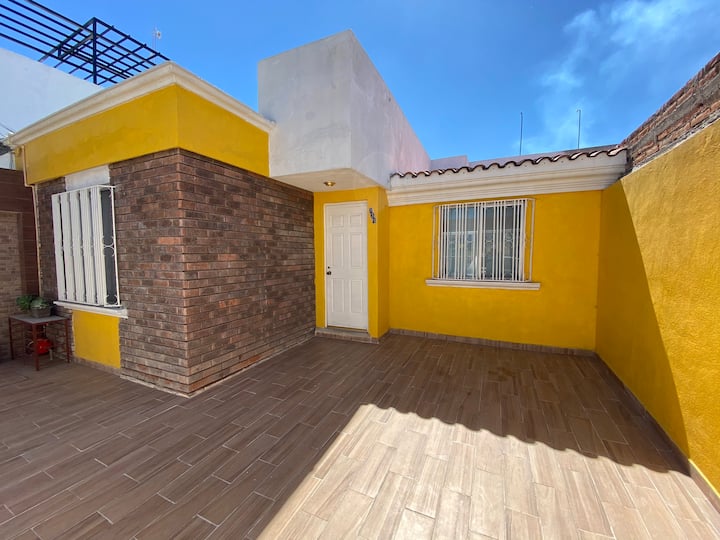 Casa Cómoda De Un Piso Cerca A Nissan Y Comercios - Aguascalientes