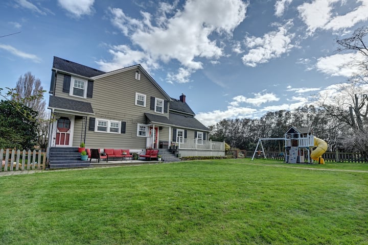 The Farmhouse At Avon Acres - Country Charm! - Mount Vernon, WA