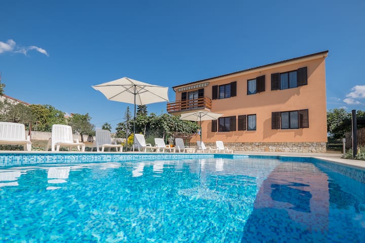 Villa Ulika Pool, Garden, Bbq, Perfect For Family - Pula