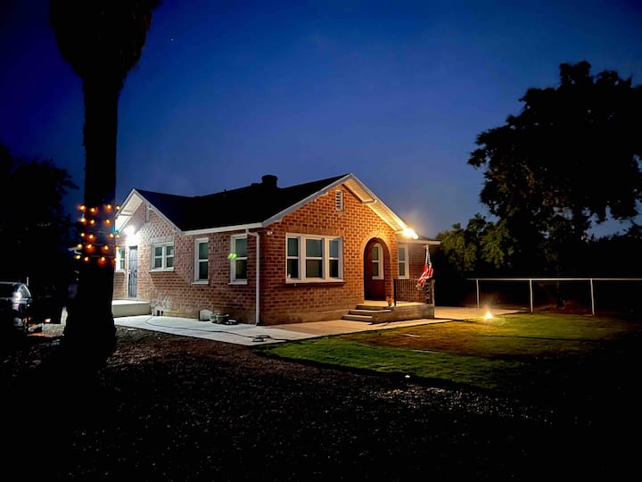 Cheerful 3 Bed 2 Bath Newly Renovated/off Fwy 99 - Stockton, CA