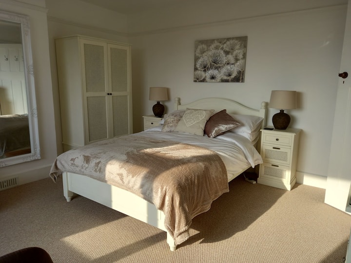 Luxurious Large Bedroom With Sea Views And Parking - Plymouth