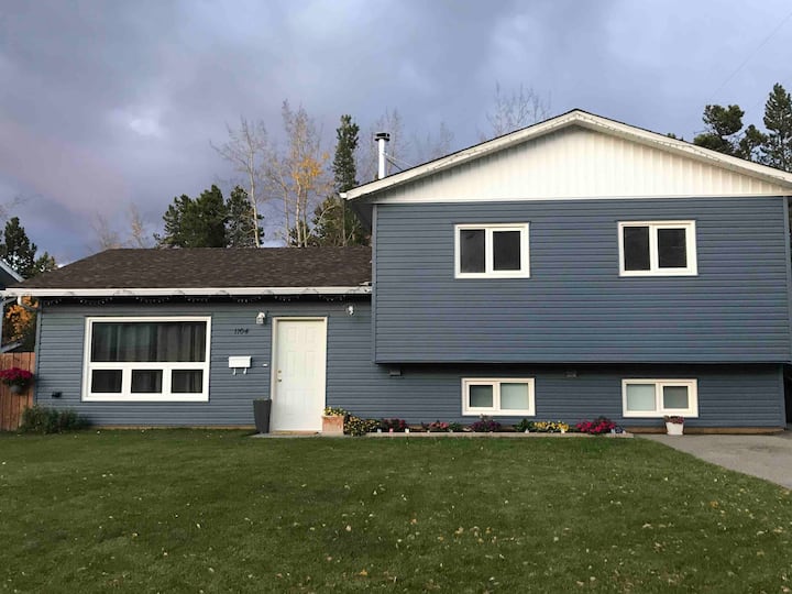 Family Friendly 3-bedroom Home With Large Yard! - Whitehorse