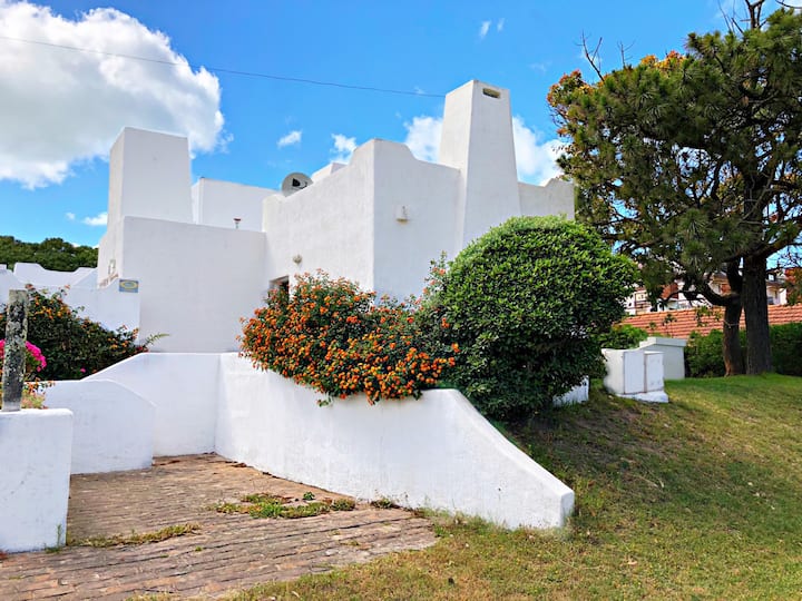 Casa Estilo Mediterraneo A Dos Cuadras Del Mar - Pinamar