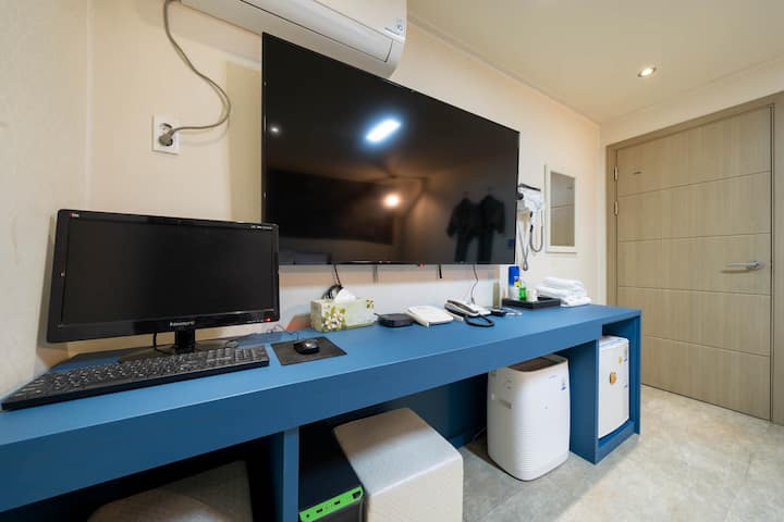 수원시청역 인근에서 제일 깔끔하고
가성비 최고인
리모델링 비즈니스호텔 - Suwon-si