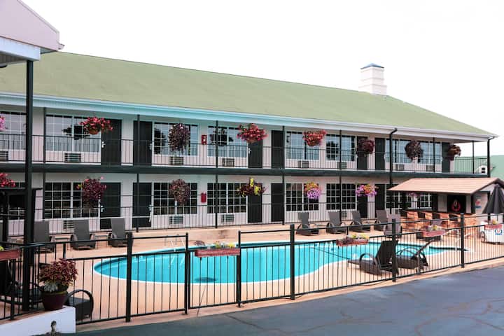 Handicap Accessible |Two Bedroom Condo| Foxborough - Branson, MO