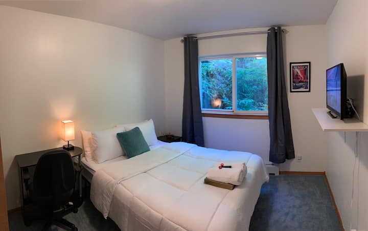 Room In Beautiful Large Centrally Located Home!!! - Ketchikan, AK