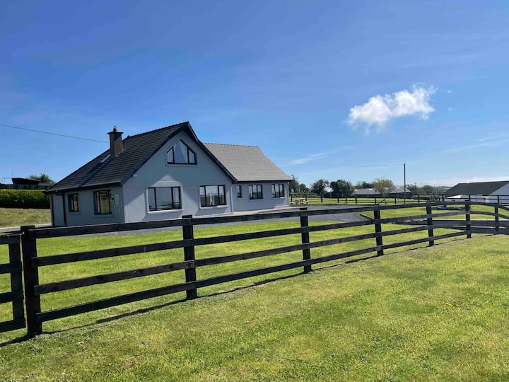 Spacious And Cozy Home With Youghal Bay Views - Youghal