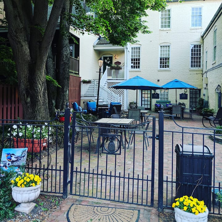 Isabella's Suite - The Richard Johnston Inn & The 1890 Caroline House - Fredericksburg, VA