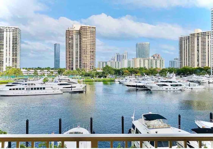 Water View At The Yacht Club Aventura - Aventura, FL