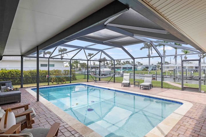 Waterfront Oasis, Pool, Dock, Location! - Cape Coral, FL