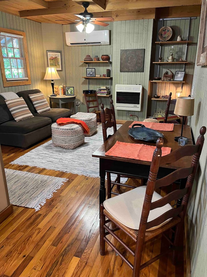 The Shady Lady Cabin-near Helen, Yonah Mtn
Wifi ! - Georgia, GA