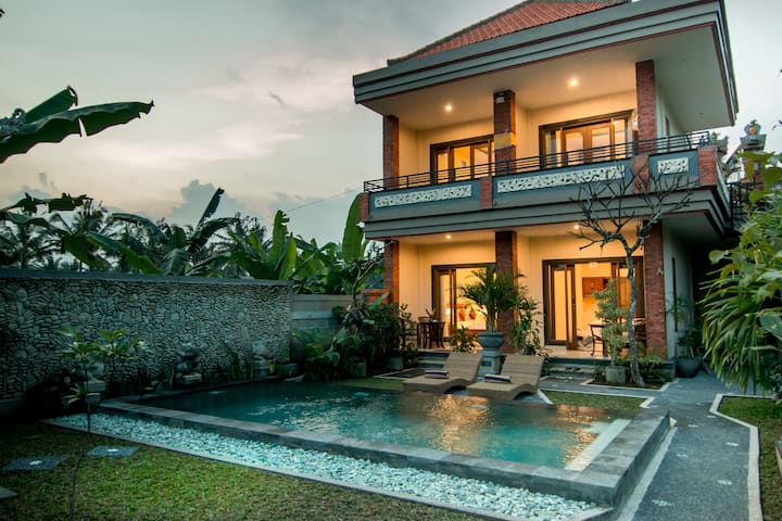 Umah Dangin Guest House Peliatan - Bali