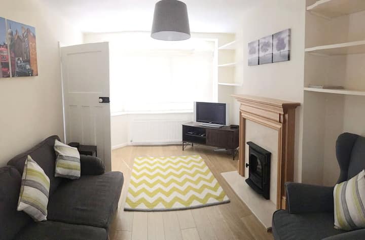 3 Bedroom House 5 Mins Walk To Shakespeare's House - Stratford-upon-Avon
